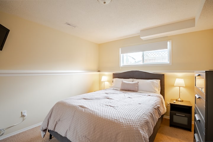 Cozy Basement Near Riverside Pathways. - 卡加利