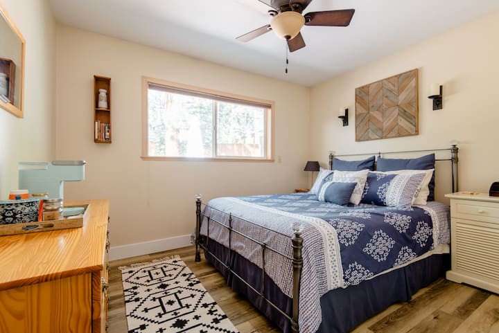 Cozy Private Room, Bath & Hot Tub! - Truckee, CA