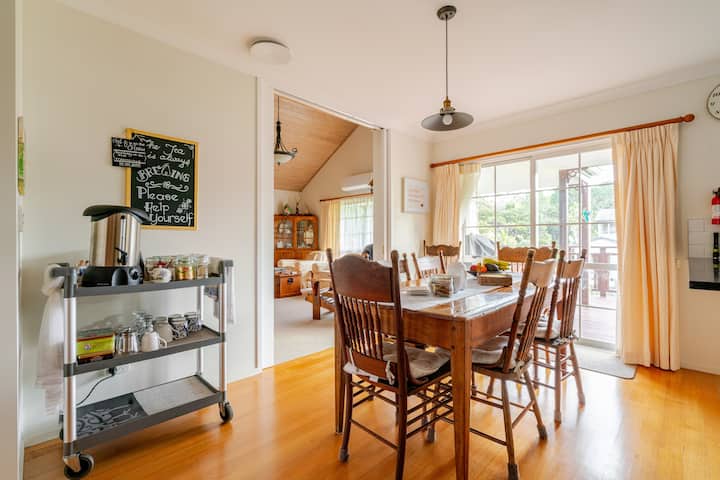 Your Own Private Wing On A Reserve - Auckland