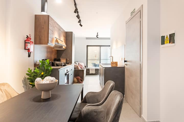 Charming Studio With Private Balcony - Malta