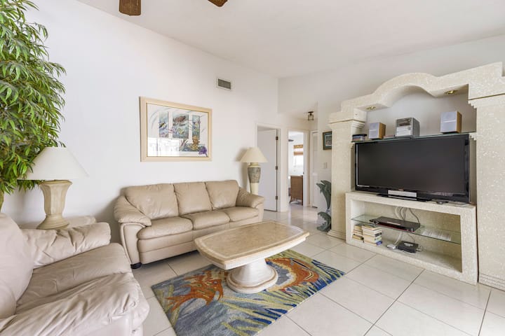 Gulf Access Waterfront Heated Pool - Cape Coral, FL