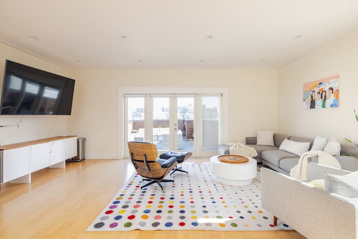 Convenient Lower Pacific Heights Grand Victorian - San Francisco, CA