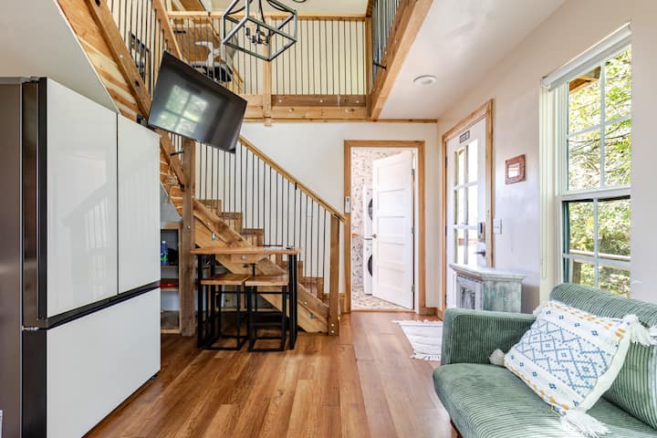 Cozy Coop Casita - Lake Travis /Hot Tub/tiny House - Lakeway, TX