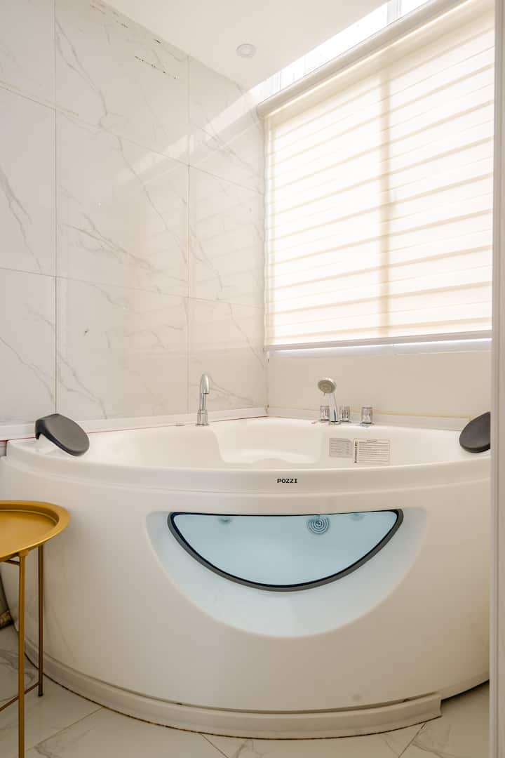 Jacuzzi Suite | Cozy  2br Staycation In Valenzuela - Malabon