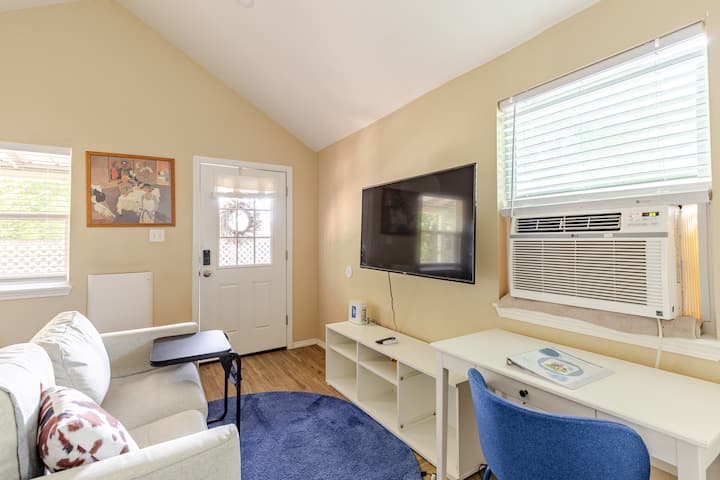 Modern Tiny House Retreat 1.5 Mi. To At&t Stadium - Arlington, TX