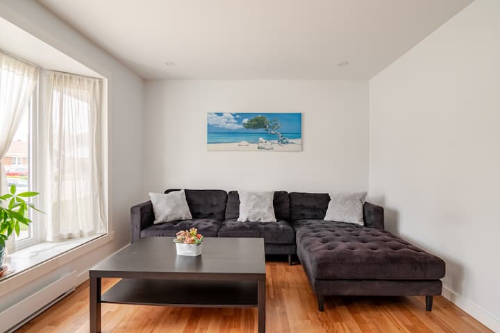 Single Home In Laval Centre - Montreal
