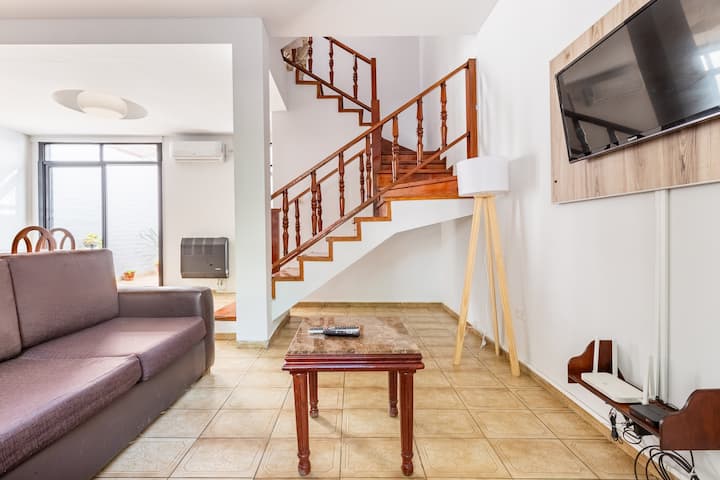 Casa Huarpes. Cómoda, Ubicada Y Luminosa. - Mendoza