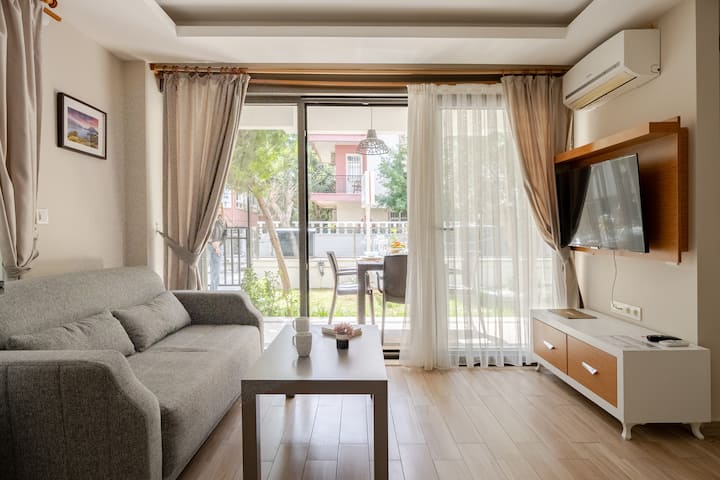 Loi Suite - 1 Bedroom Apartment, Private Garden - Lara Beach