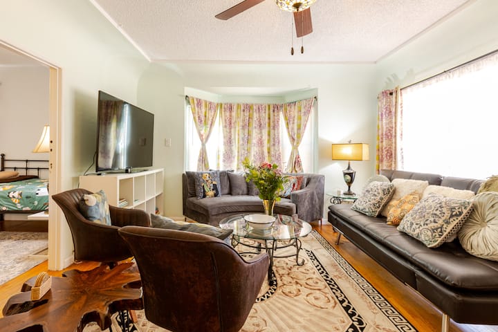 Artsy Boho Oasis : King Bed Near Shop/park/airport - Burbank, CA