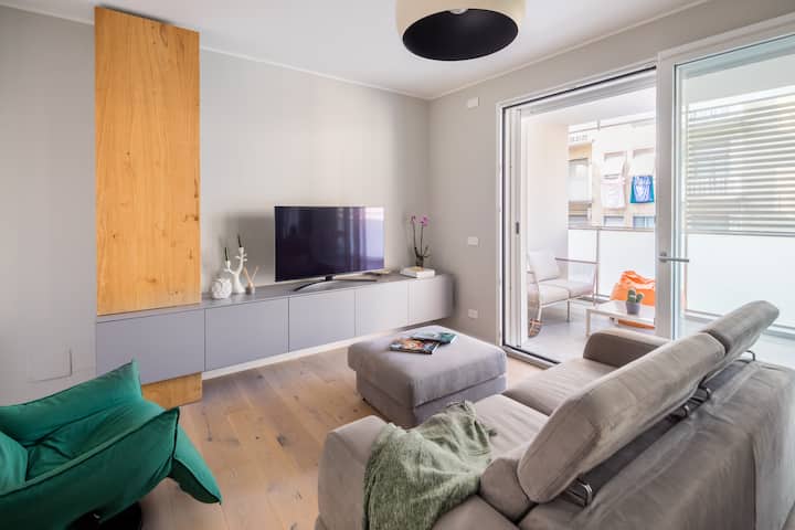 Centrale, Luminoso E Moderno Apt Con Terrazze. - Milan