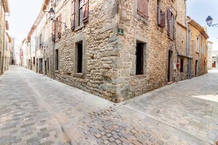 The White Room @ Remparts House - Minerve