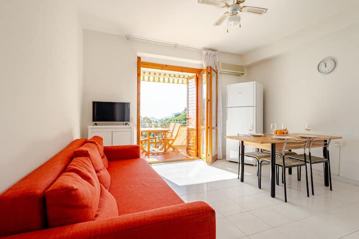 Letojanni, Roof Terrace, Hot Tub, Sea Views. - Letojanni