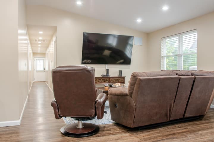 Cozy, 3 Bed & 3.5 Bath - Walk To Uptown & Miami U! - 이스라엘 타운쉽