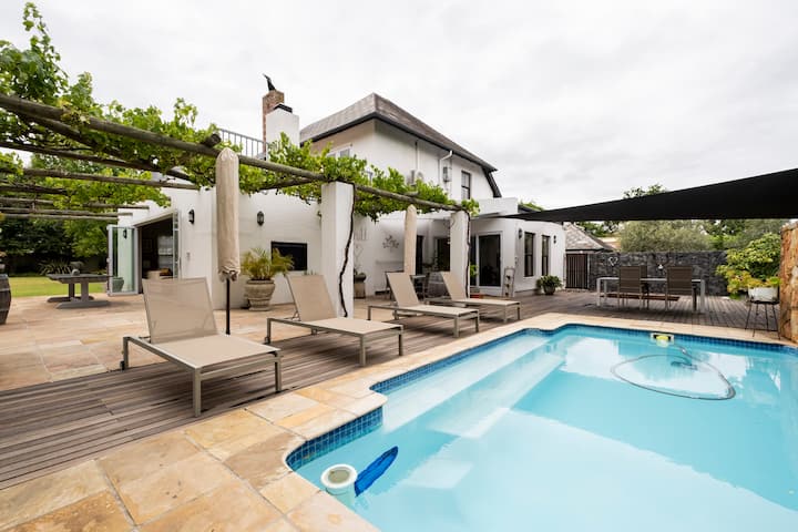 Eclectic Family Home Near Wineries - Somerset West