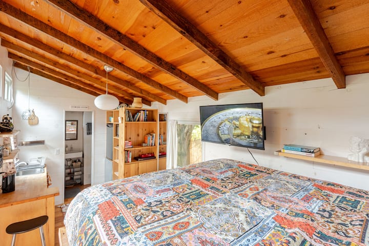 Tiny Home Haven In Montavilla - Oregon