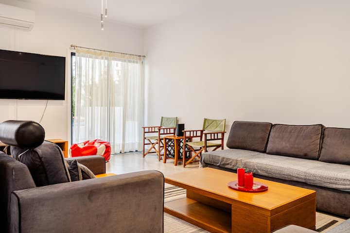 Cozy 3-bdrm House - Limassol