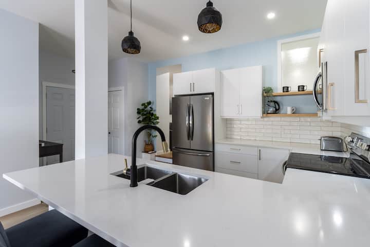 Megamindful Living Airbnb One - Midland