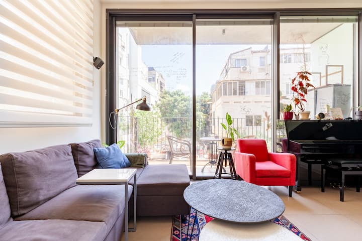 Beautiful Balcony Apt - Tel-Aviv