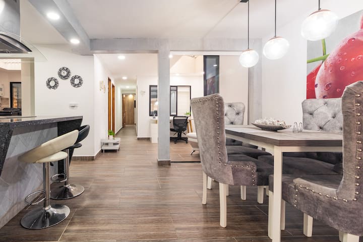 Central Y Cómodo Apartamento En Envigado - Envigado