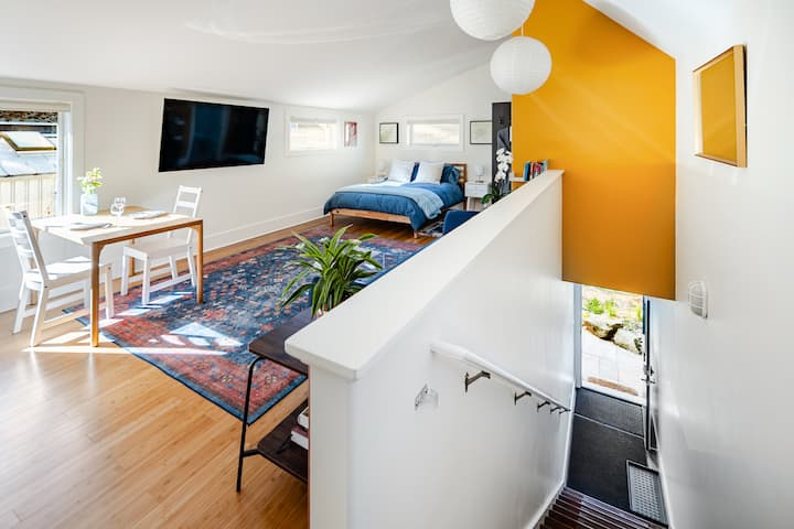 Enormous Farmhouse Loft, Walk To Lake & Light Rail - Ballard - Seattle