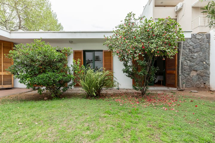 Spacious House 1 Minute Aristides, Garden & Garage - Mendoza