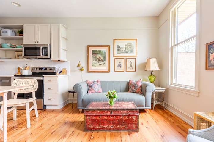 Cheerful Remodel Prime Location - Oak Park, IL