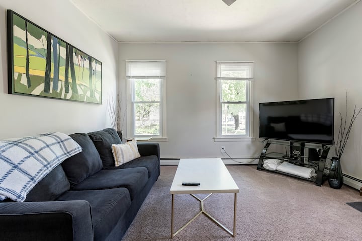 2 Bedroom Apartment Walking Distance To Downtown! - Saratoga Springs, NY