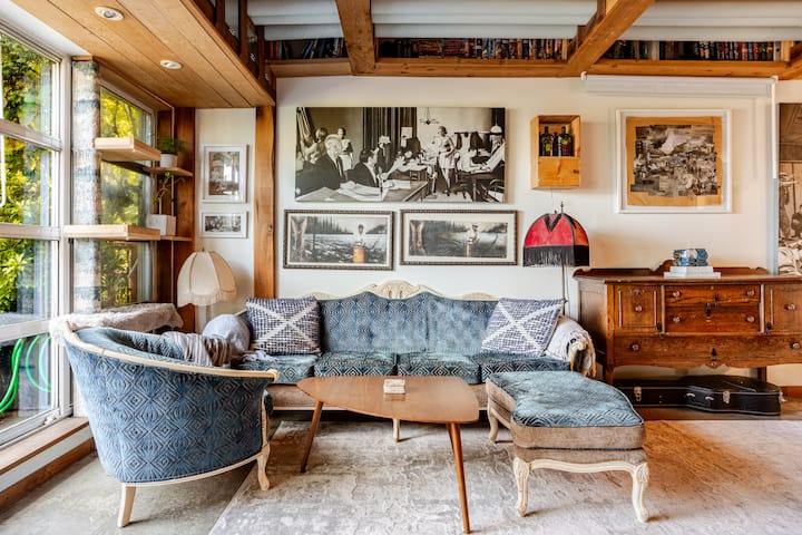 Artist Loft, Mountain Views, In Heart Of City! - Vancouver