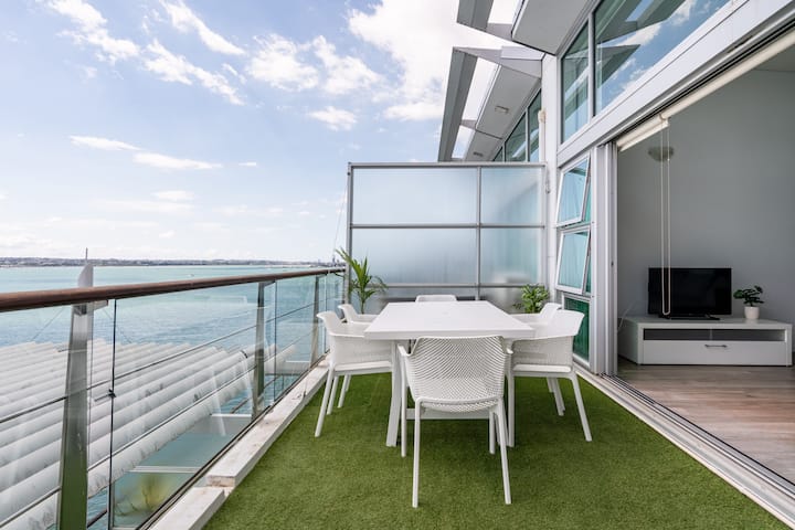Spacious Penthouse With Spectacular Harbour Views! - Auckland