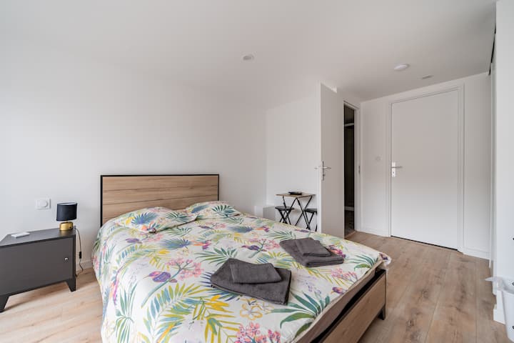 Chambre Avec Terrasse Privative, Parking - Volvic