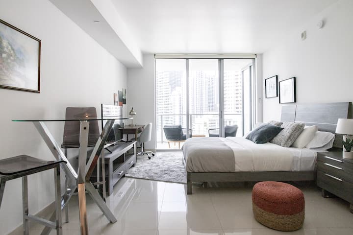 Prestigious 5-star Brickell Condo W/ Parking! - Key Biscayne, FL