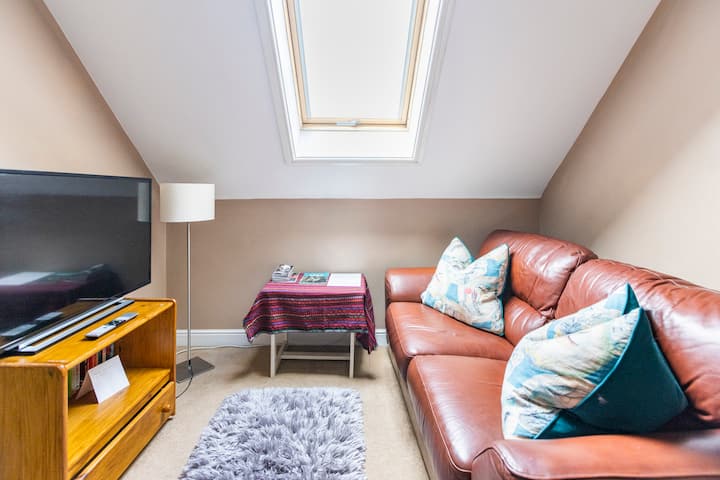 Spacious Airbnb With Private Bathroom And Parking - York