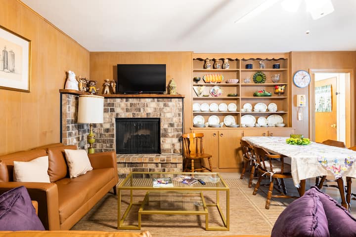 Lucille's Retro Retreat - Bastrop, TX