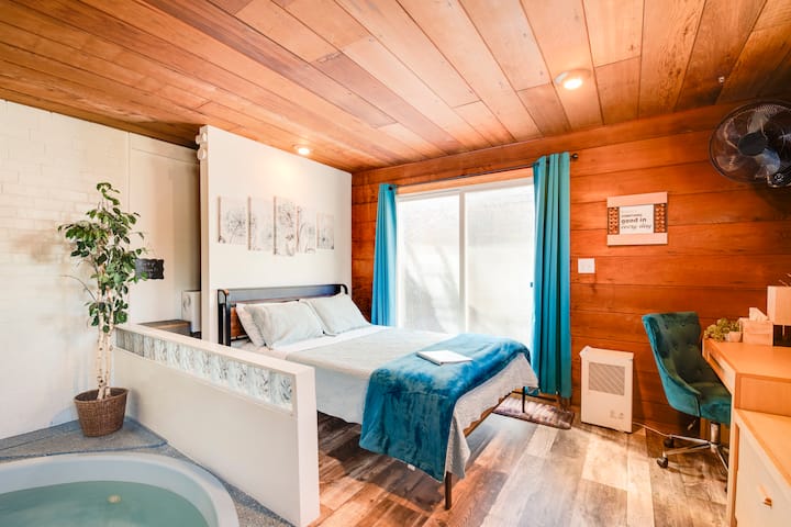 Hot Tub, Private Entrance & Patio -No Shared Space - Milwaukee, WI