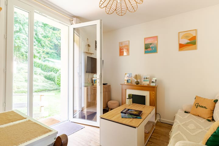 Parking + Jardin "Escapade Nature" By Artdevoyager - Étretat