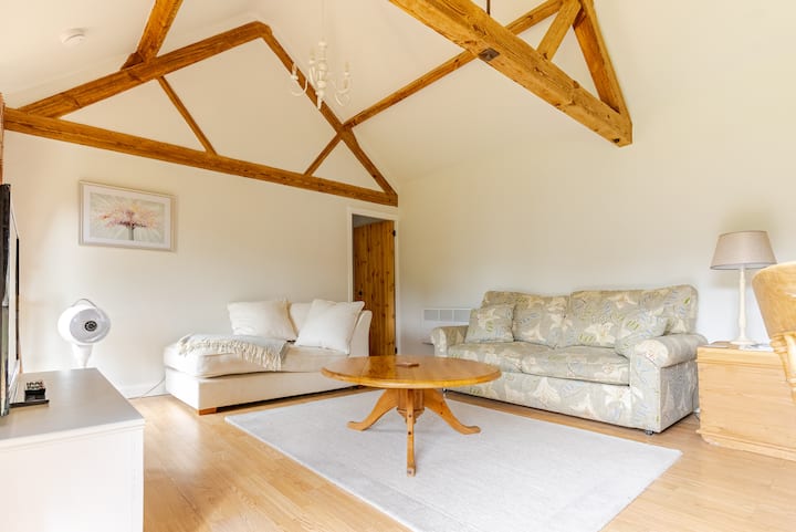 Beautiful Garden Barn - Ringwood