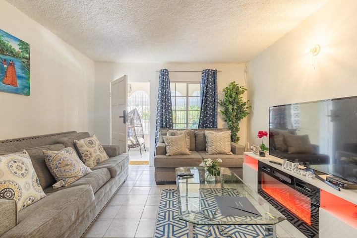 Cozy Quiet 3br/2ba Kgn 6 Apt, Dedicated Workspace - Jamaica