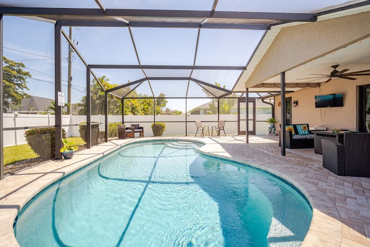 Poolside Paradise Retreat With Heated Pool - Cape Coral, FL