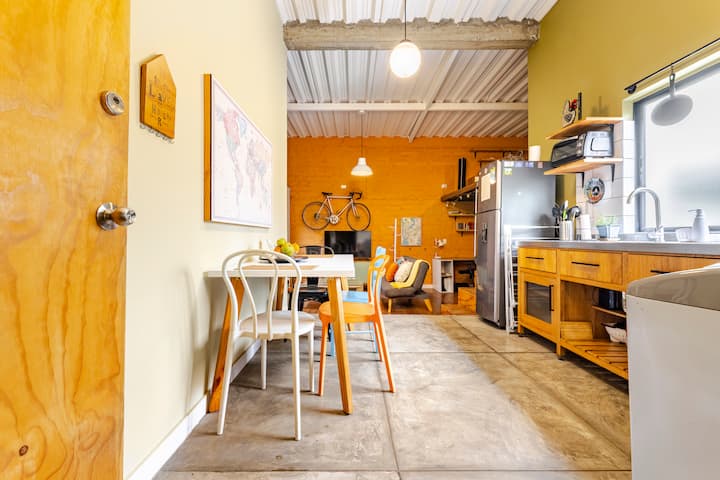 Designer Tiny House With Balcony And Garden Views - Medellín