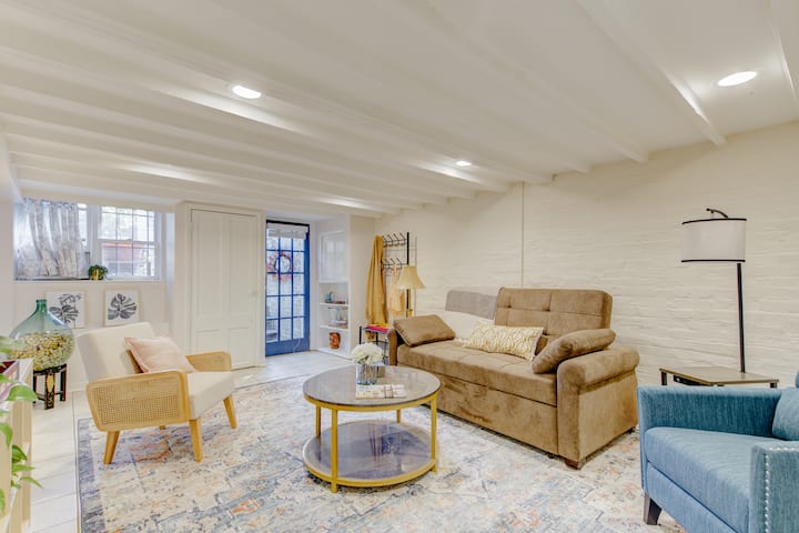 130 5 Star Reviews! Lrg 1br Apt Near Metro, Grocer - Washington Navy Yard, DC