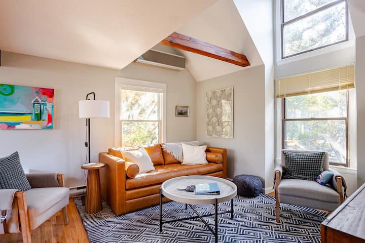 Townhome Tucked Away, Near Town! - Provincetown, MA