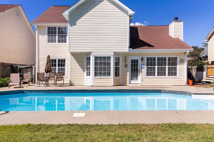 Entire 4br 2.5ba Home/pool &Yard By I-85&gas South - Duluth, GA