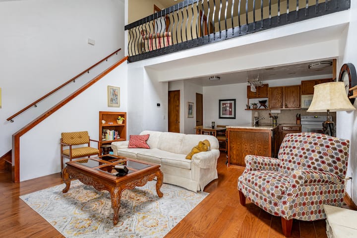 Cute Condo Near Chisholm Creek - Oklahoma City, OK