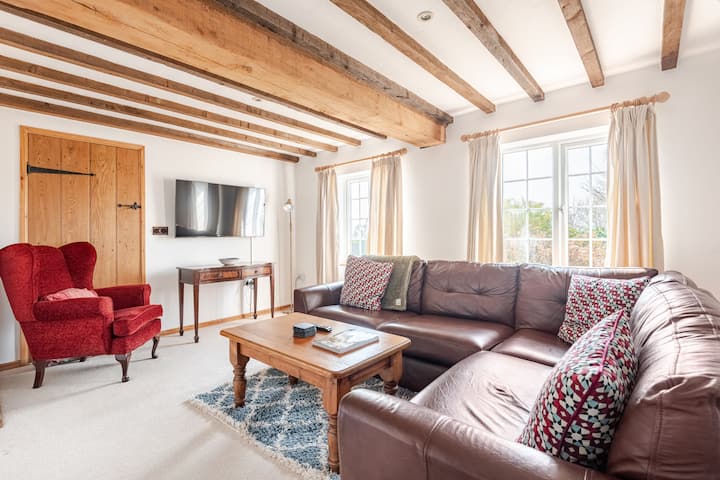 Spacious 2 Bed/scenic Location, Parking - Gloucestershire