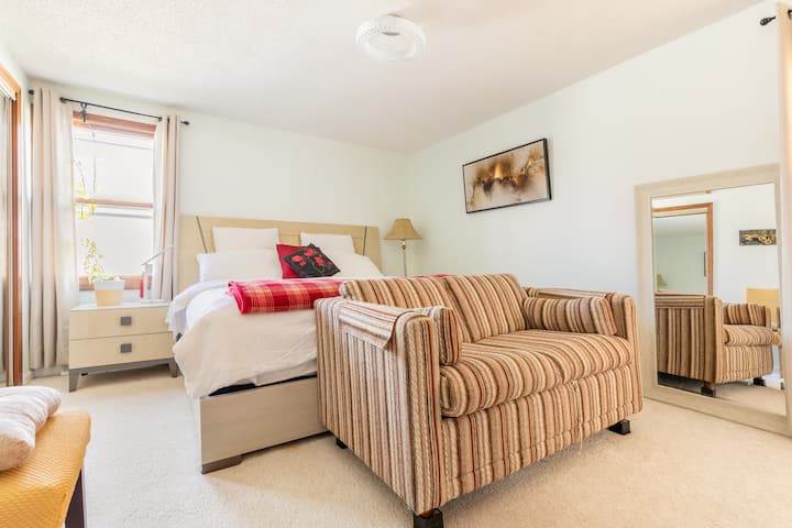 Master Bedroom+private Bathroom - Kenmore, NY