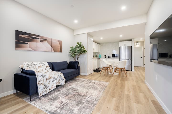 Beautiful 2br Walkout Suite - Mins To Yyc Airport - Calgary