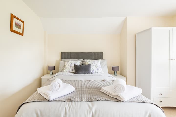 Lovely Town Centre 1 Bed Nr Country & River Walks - Cirencester