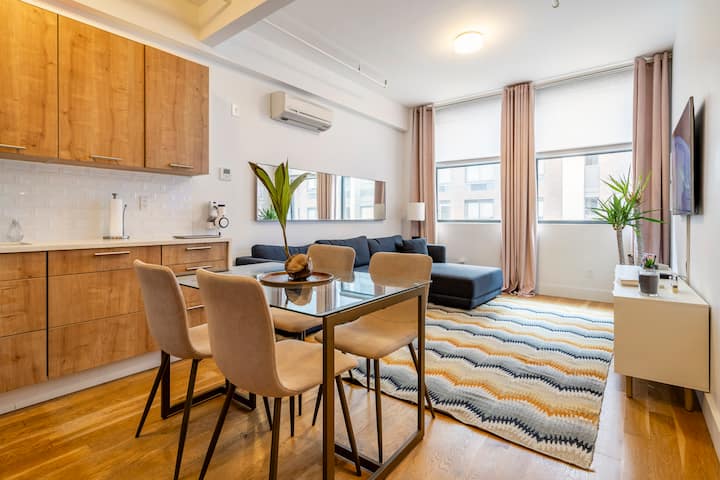 Luxury High Ceiling 1bedroom Renovated W. 45th St! - New York City