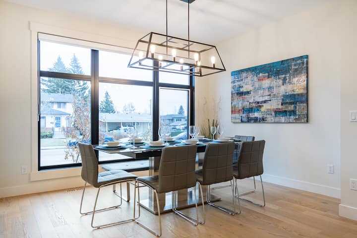 Modern Inner City 4-br Duplex With Private Garage! - Calgary