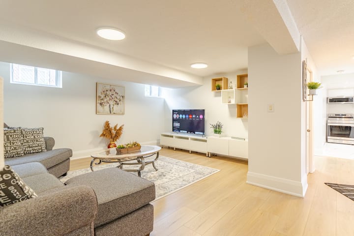 Newly Renovated 2 Bedroom Spacious Unit - Mississauga
